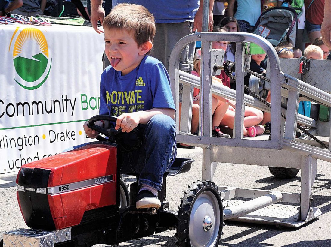 NDSF Kids’ Tractor Pull | News, Sports, Jobs - Minot Daily News